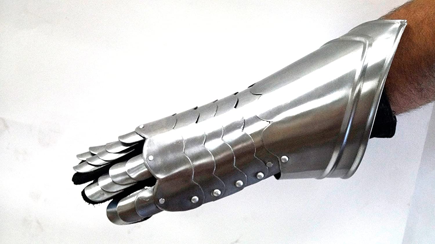 IR 80821 - Medieval Gauntlet Pair Steel – India Overseas Trading ...